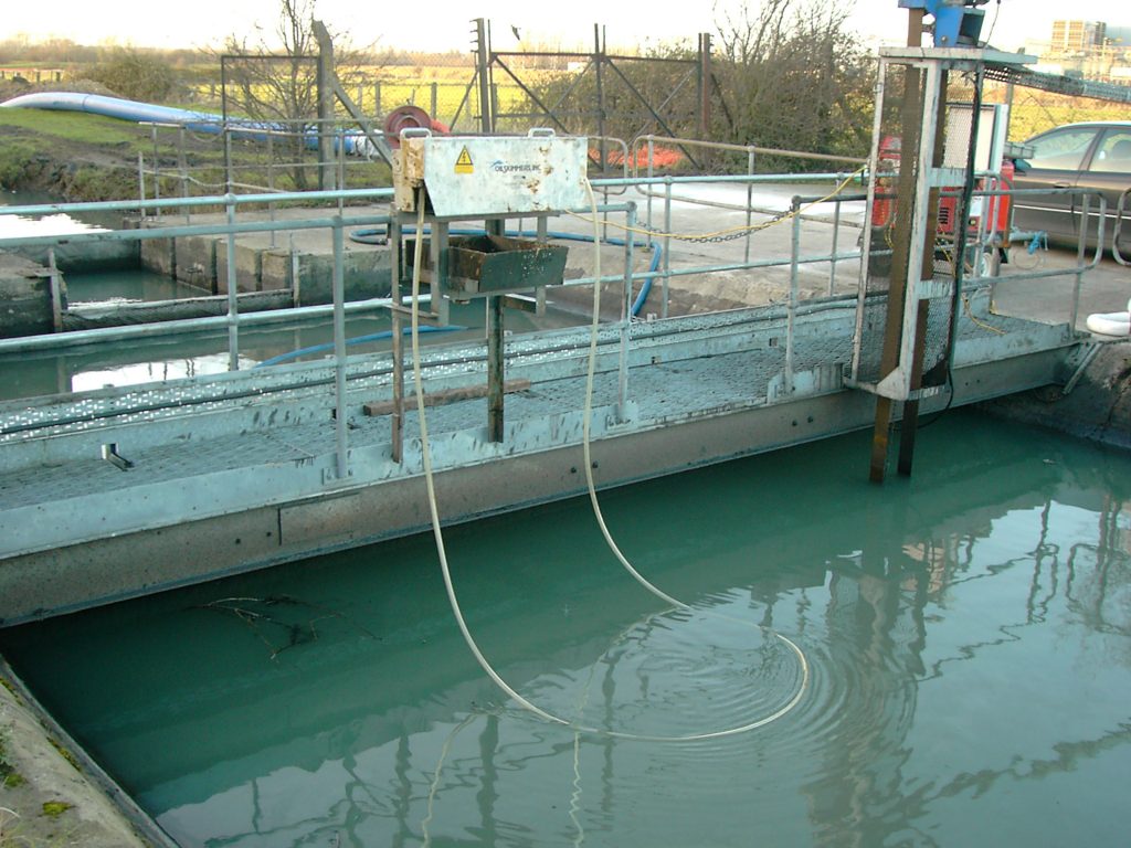 Large Solution 6V Floating Tube Oil Skimmer | Oil Skimmers UK